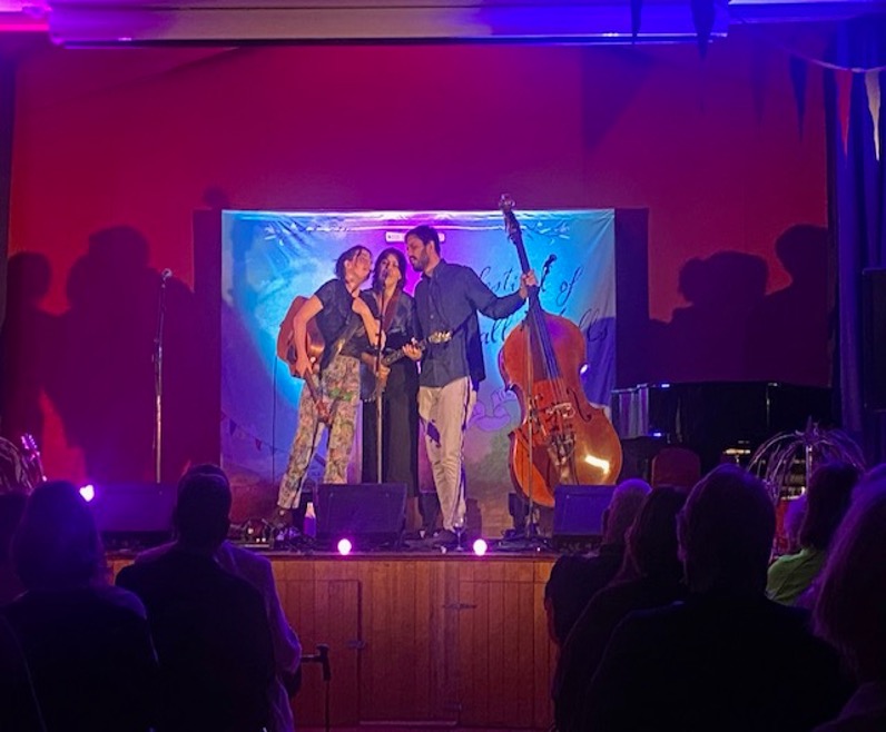 Avenel Hall rings with folksy music - Strathbogie Shire